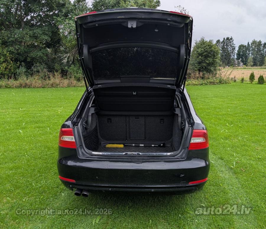 Melns Skoda SuperB 2013 Rapla, ar dzinēja tilpumu 2.00 L un nobraukumu 371 tūkst. km par 6000 €, foto 13 vietnē AUTOMOTO.COM.LV
