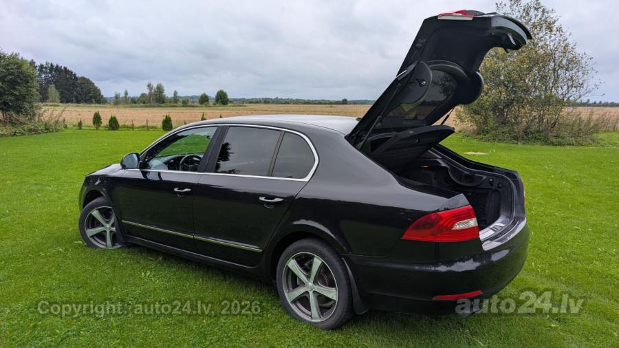Melns Skoda SuperB 2013 Rapla, ar dzinēja tilpumu 2.00 L un nobraukumu 371 tūkst. km par 6000 €, foto 14 vietnē AUTOMOTO.COM.LV