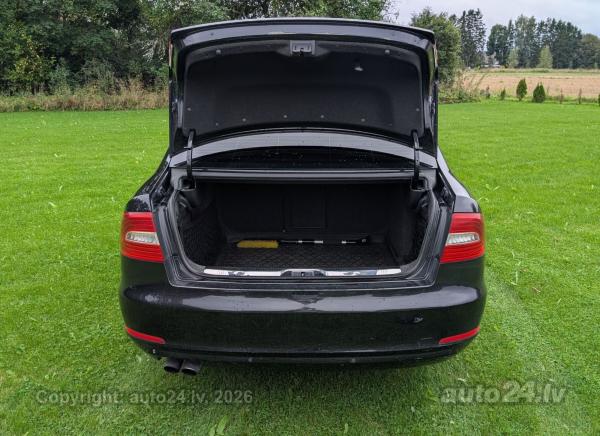 Melns Skoda SuperB 2013 Rapla, ar dzinēja tilpumu 2.00 L un nobraukumu 371 tūkst. km par 6000 €, foto 11 vietnē AUTOMOTO.COM.LV