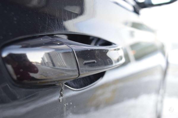 Black Skoda SuperB 2015 in Vilnius, with an engine capacity of 1.97 L and mileage of 286 thousand km for 10000 €, photo 8 on AUTOMOTO.COM.LV