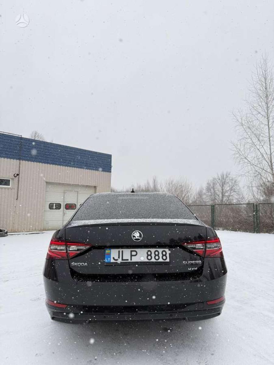 Black Skoda SuperB 2016 in Vilnius, with an engine capacity of 1.97 L and mileage of 295 thousand km for 13500 €, photo 3 on AUTOMOTO.COM.LV
