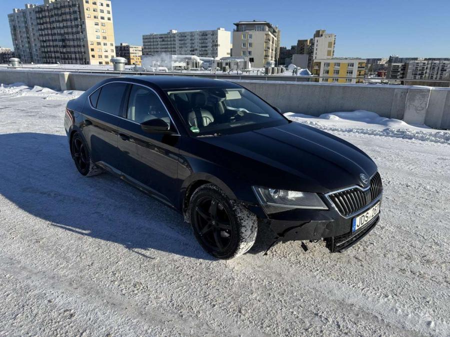 Black Skoda SuperB 2016 in Vilnius, with an engine capacity of 1.97 L and mileage of 430 thousand km for 5700 €, photo 1 on AUTOMOTO.COM.LV