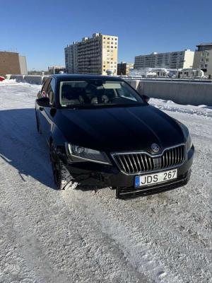 Black Skoda SuperB 2016 in Vilnius, with an engine capacity of 1.97 L and mileage of 430 thousand km for 5700 €, photo 2 on AUTOMOTO.COM.LV