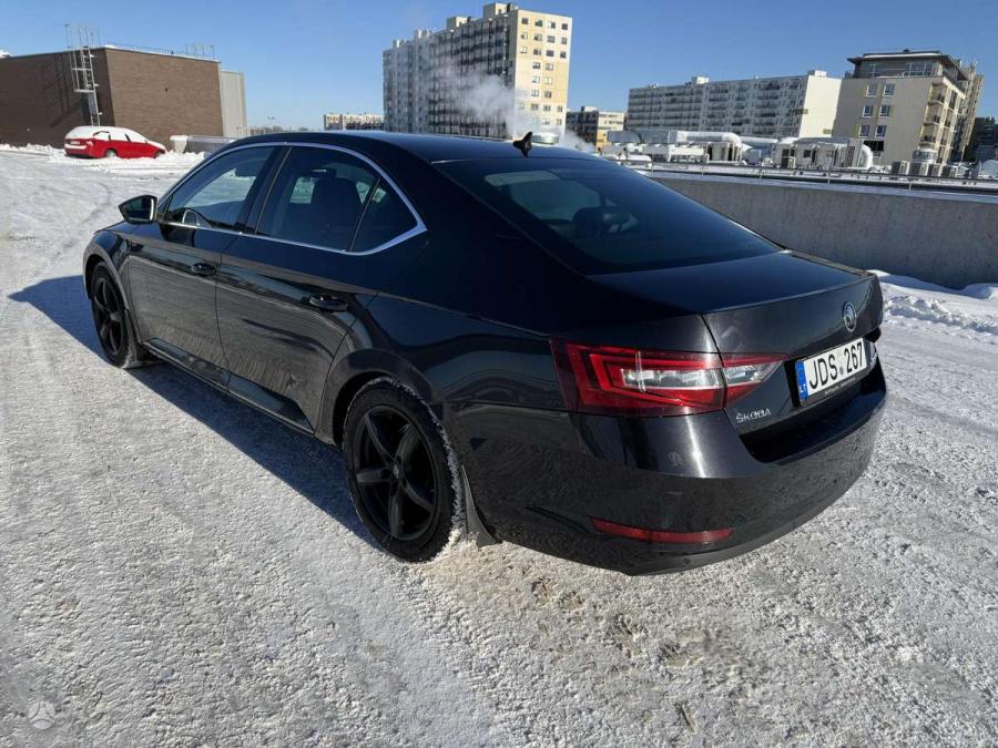 Black Skoda SuperB 2016 in Vilnius, with an engine capacity of 1.97 L and mileage of 430 thousand km for 5700 €, photo 5 on AUTOMOTO.COM.LV