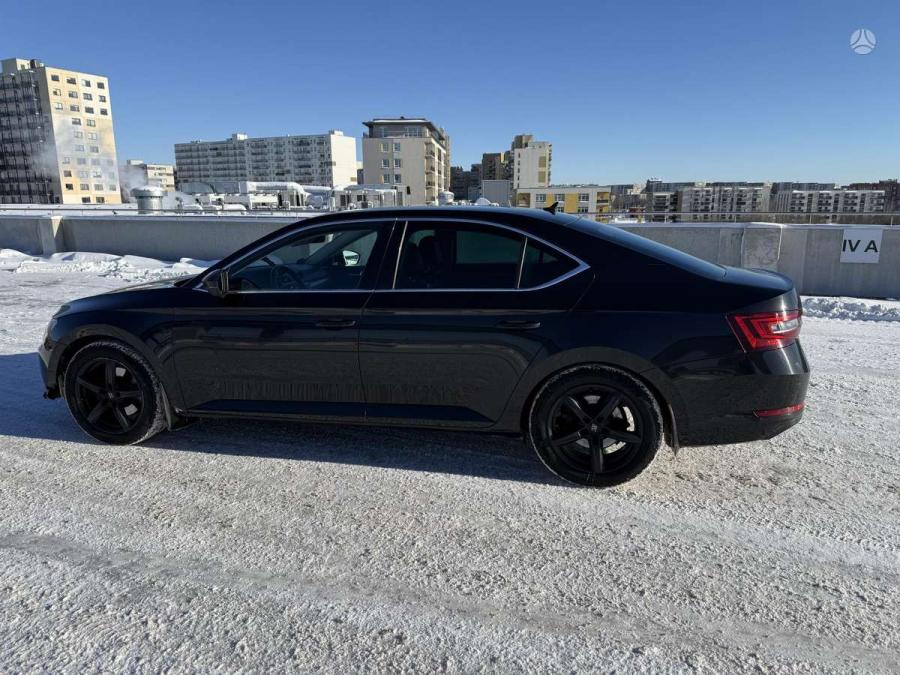 Black Skoda SuperB 2016 in Vilnius, with an engine capacity of 1.97 L and mileage of 430 thousand km for 5700 €, photo 6 on AUTOMOTO.COM.LV