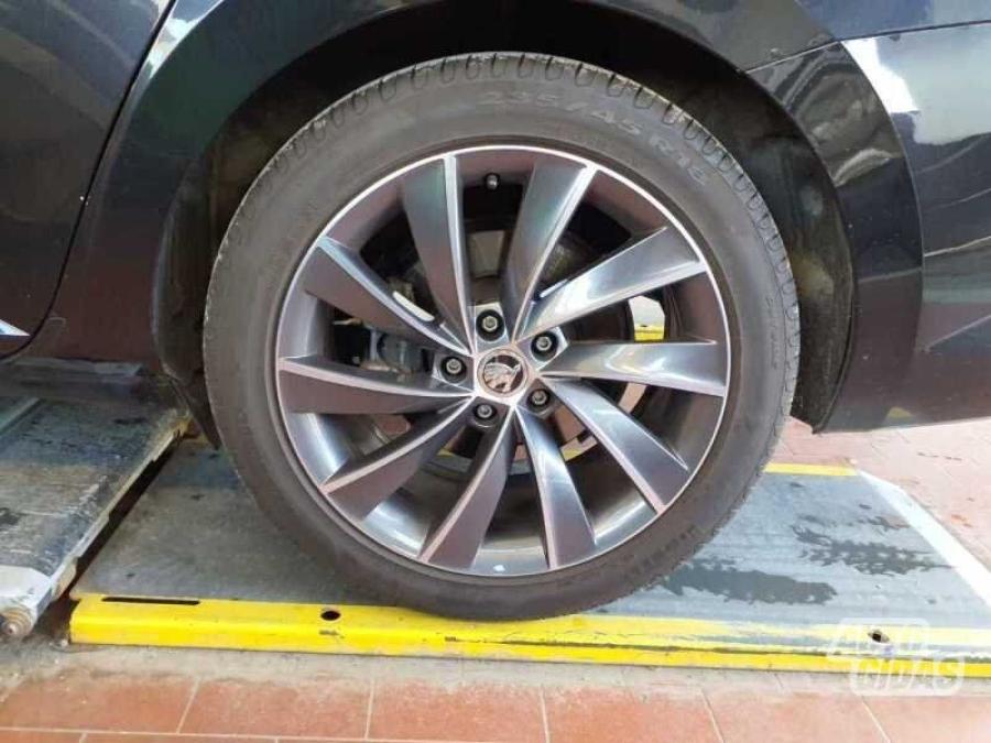 Melns Skoda SuperB 2016 Avižieniai, ar dzinēja tilpumu 2.00 L un nobraukumu 339 tūkst. km par 11300 €, foto 26 vietnē AUTOMOTO.COM.LV