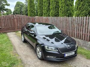 Melns Skoda SuperB 2016 Viļņa, ar dzinēja tilpumu 2.00 L un nobraukumu 320 tūkst. km par 8000 €, foto  vietnē AUTOMOTO.COM.LV