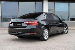 Black Skoda SuperB 2016 in Vilnius, with an engine capacity of 1.80 L and mileage of 190 thousand km for 13550 €, photo 4 on AUTOMOTO.COM.LV