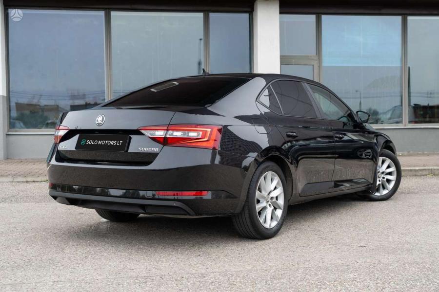 Black Skoda SuperB 2016 in Vilnius, with an engine capacity of 1.80 L and mileage of 190 thousand km for 13550 €, photo 4 on AUTOMOTO.COM.LV
