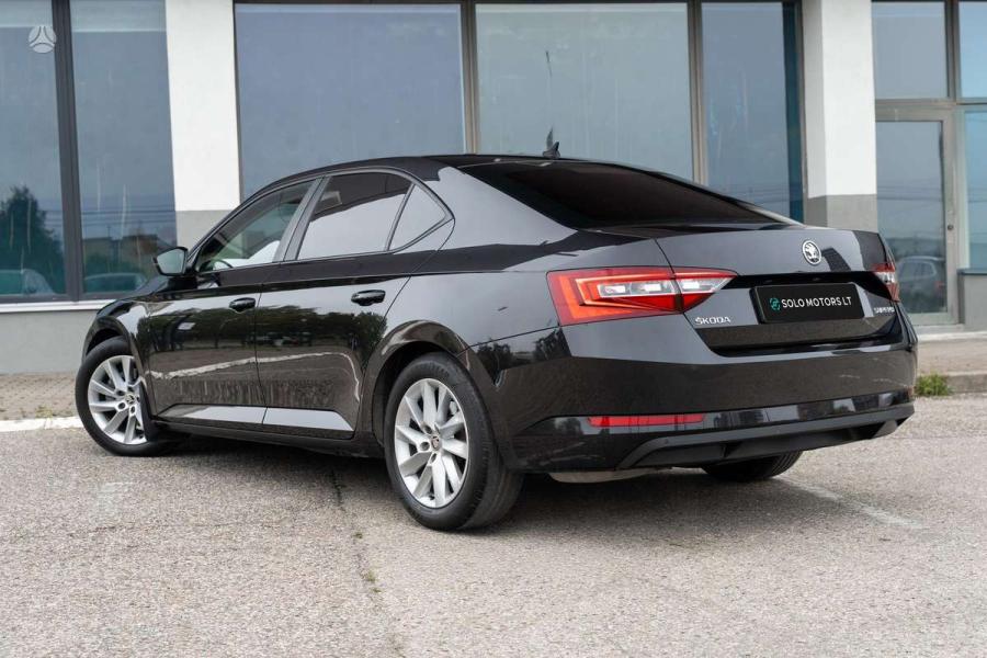 Black Skoda SuperB 2016 in Vilnius, with an engine capacity of 1.80 L and mileage of 190 thousand km for 13550 €, photo 5 on AUTOMOTO.COM.LV