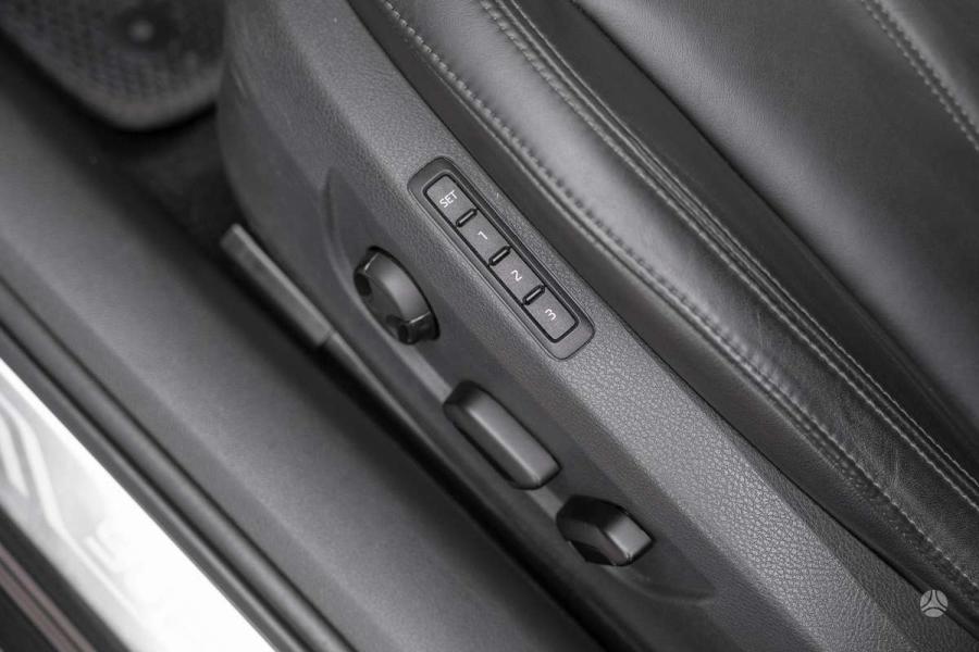 Black Skoda SuperB 2016 in Vilnius, with an engine capacity of 1.80 L and mileage of 190 thousand km for 13550 €, photo 11 on AUTOMOTO.COM.LV