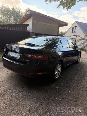 Melns Skoda SuperB 2017 Daugavpils, ar dzinēja tilpumu 2.00 L un nobraukumu 266 tūkst. km par 9200 €, foto 3 vietnē AUTOMOTO.COM.LV