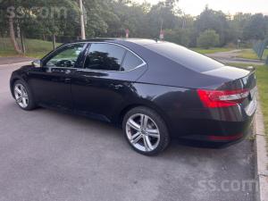 Black Skoda SuperB 2017 in Riga, with an engine capacity of 1.60 L and mileage of 335 thousand km for 10980 €, photo 4 on AUTOMOTO.COM.LV