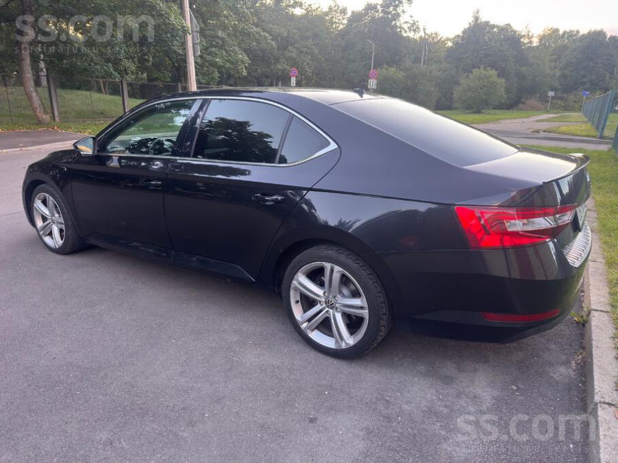 Black Skoda SuperB 2017 in Riga, with an engine capacity of 1.60 L and mileage of 335 thousand km for 10980 €, photo 4 on AUTOMOTO.COM.LV