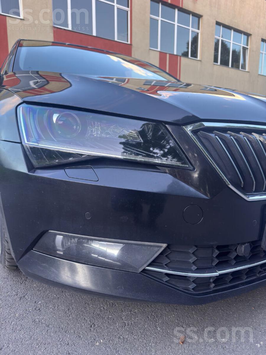 Black Skoda SuperB 2017 in Riga, with an engine capacity of 1.60 L and mileage of 335 thousand km for 10980 €, photo 5 on AUTOMOTO.COM.LV