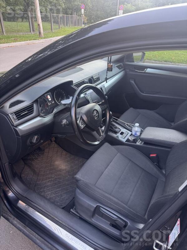 Skoda SuperB 2017 Rīga vietnē Melns Skoda SuperB 2017 Rīga, ar dzinēja tilpumu 1.60 L un nobraukumu 335 tūkst. km par 10980 €, foto 7 vietnē AUTOMOTO.COM.LV