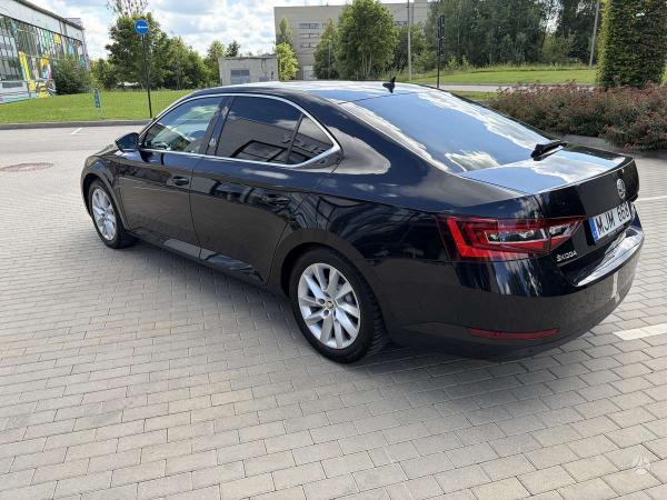 Melns Skoda SuperB 2018 Viļņa, ar dzinēja tilpumu 1.60 L un nobraukumu 221 tūkst. km par 10400 €, foto 4 vietnē AUTOMOTO.COM.LV
