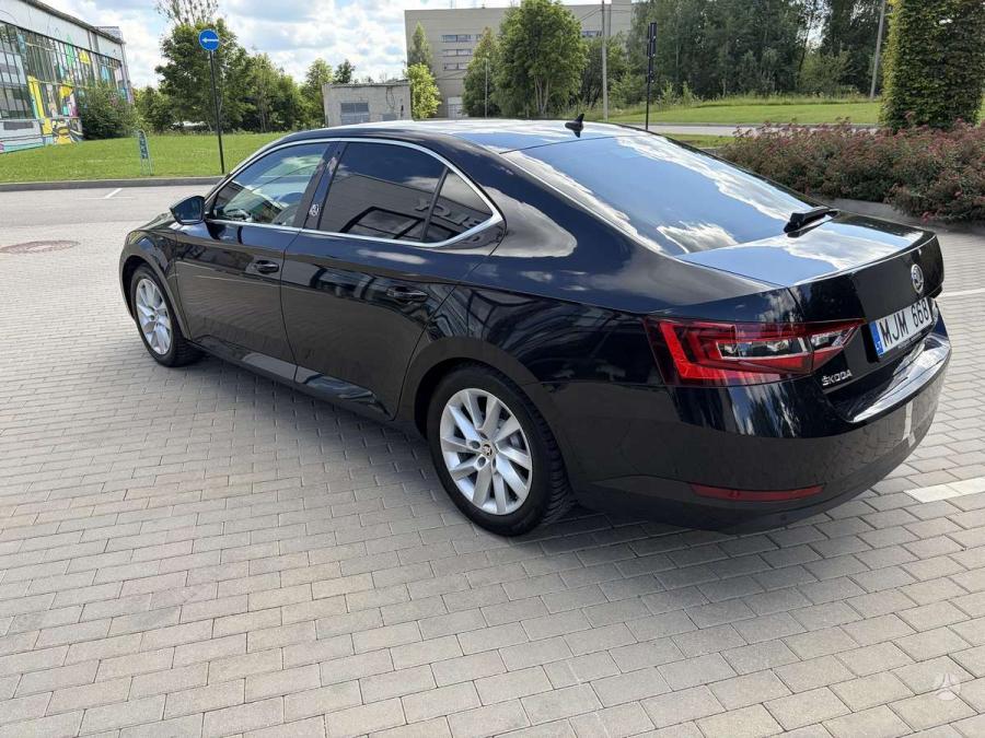 Black Skoda SuperB 2018 in Vilnius, with an engine capacity of 1.60 L and mileage of 221 thousand km for 10400 €, photo 5 on AUTOMOTO.COM.LV