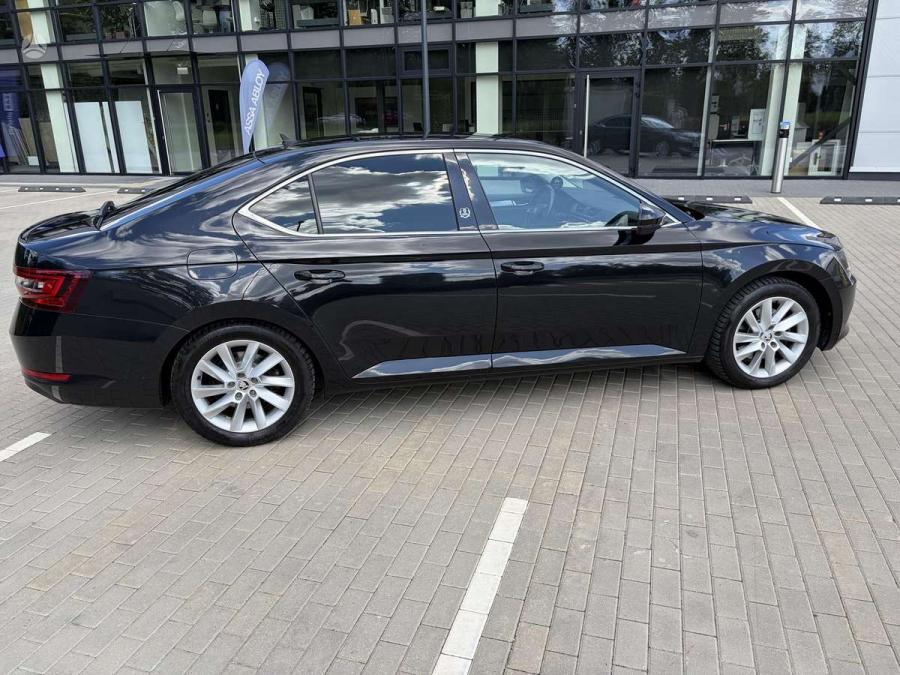 Black Skoda SuperB 2018 in Vilnius, with an engine capacity of 1.60 L and mileage of 221 thousand km for 10400 €, photo 9 on AUTOMOTO.COM.LV