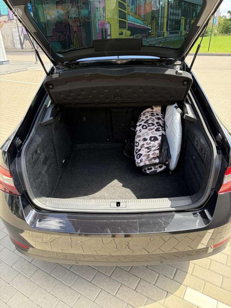 Black Skoda SuperB 2018 in Vilnius, with an engine capacity of 1.60 L and mileage of 221 thousand km for 10400 €, photo 19 on AUTOMOTO.COM.LV