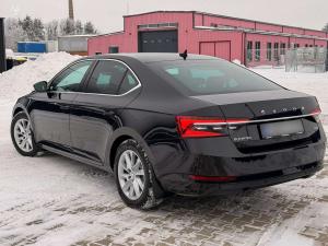 Black Skoda SuperB 2020 in Kaunas, with an engine capacity of 1.97 L and mileage of 300 thousand km for 16900 €, photo 4 on AUTOMOTO.COM.LV