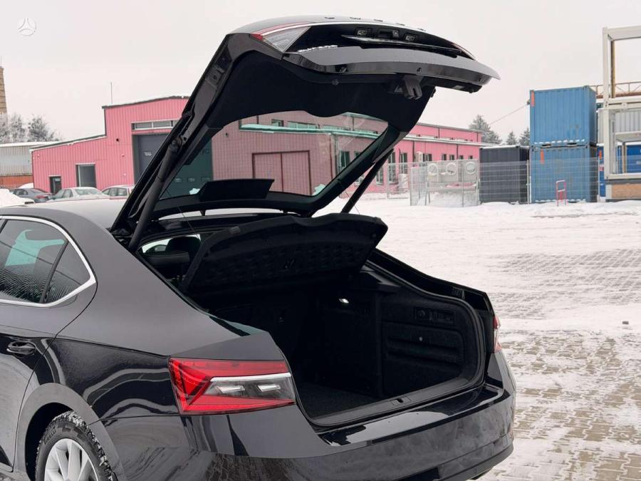 Black Skoda SuperB 2020 in Kaunas, with an engine capacity of 1.97 L and mileage of 300 thousand km for 16900 €, photo 6 on AUTOMOTO.COM.LV