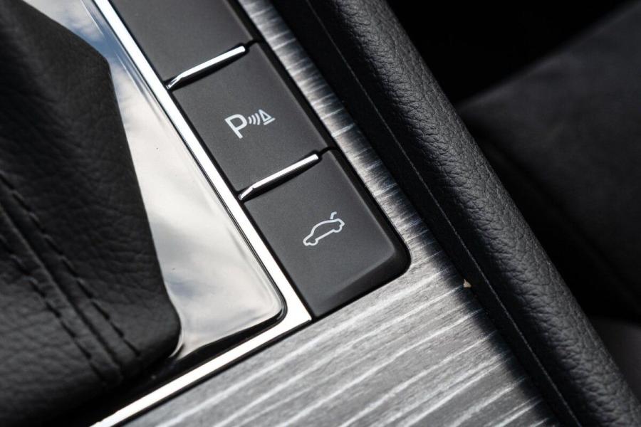 Melns Skoda SuperB 2021 Rīga, ar dzinēja tilpumu 1.40 L un nobraukumu 52 tūkst. km par 24900 €, foto 24 vietnē AUTOMOTO.COM.LV