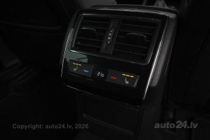 Black Skoda SuperB 2022 in Jelgava, with an engine capacity of 1.40 L and mileage of 123 thousand km for 24851 €, photo 12 on AUTOMOTO.COM.LV