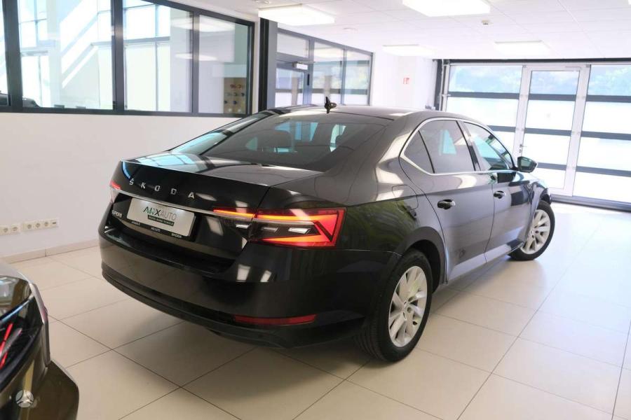 Black Skoda SuperB 2023 in Vilnius, with an engine capacity of 1.97 L and mileage of 55 thousand km for 26950 €, photo 3 on AUTOMOTO.COM.LV