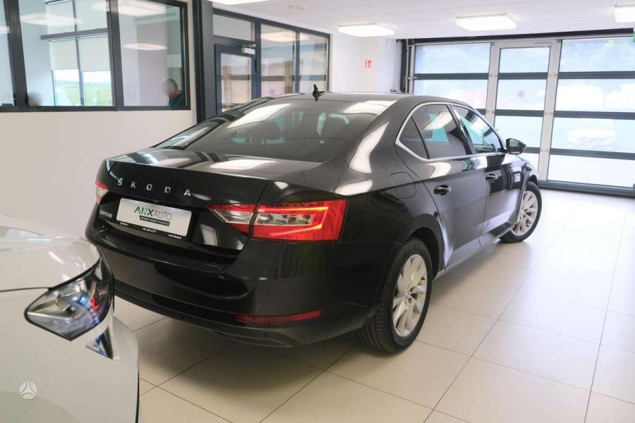 Melns Skoda SuperB 2023 Viļņa, ar dzinēja tilpumu 1.50 L un nobraukumu 128 tūkst. km par 21400 €, foto 3 vietnē AUTOMOTO.COM.LV