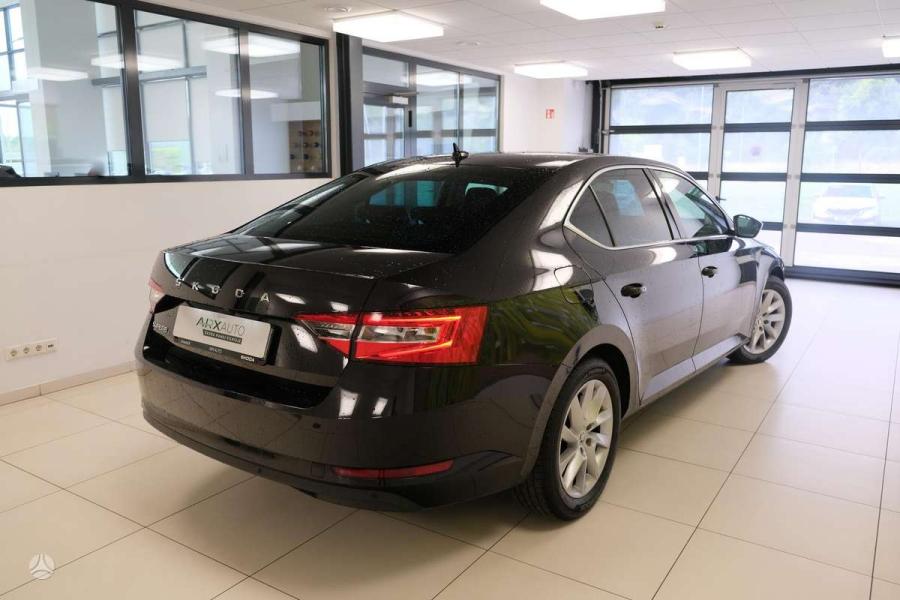 Melns Skoda SuperB 2023 Viļņa, ar dzinēja tilpumu 1.50 L un nobraukumu 107 tūkst. km par 21600 €, foto 3 vietnē AUTOMOTO.COM.LV