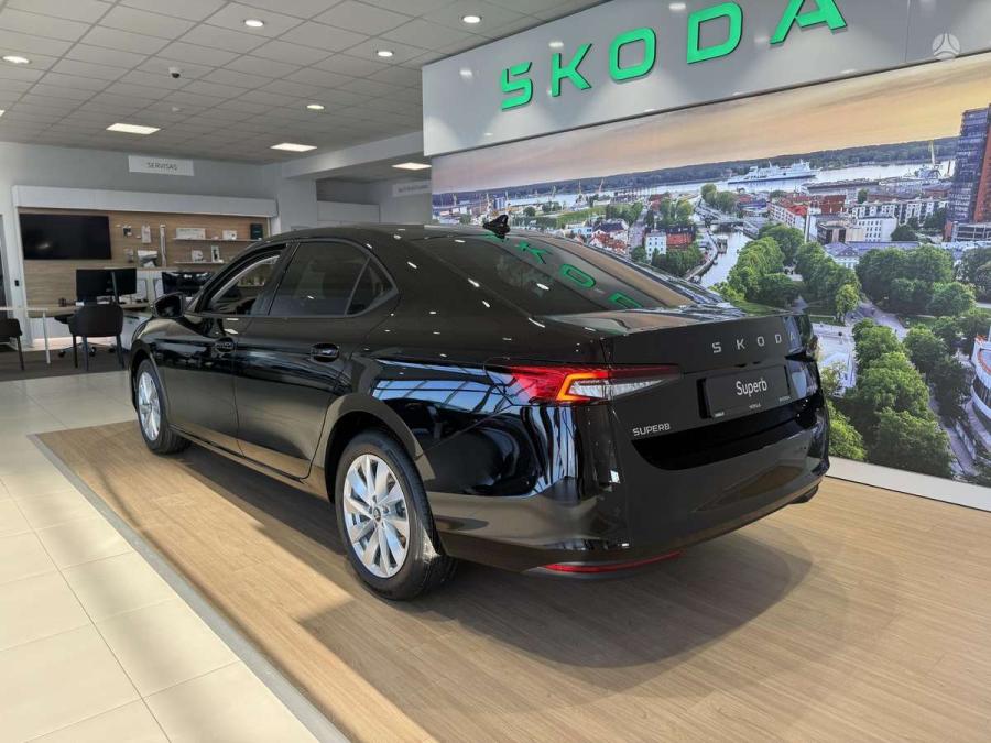 Melns Skoda SuperB 2026 Klaipėda, ar dzinēja tilpumu 1.50 L un nobraukumu 10 tūkst. km par 35800 €, foto 5 vietnē AUTOMOTO.COM.LV