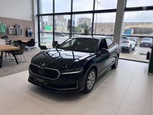 Melns Skoda SuperB 2026 Viļņa, ar dzinēja tilpumu 1.97 L un nobraukumu 0 tūkst. km par 45240 €, foto  vietnē AUTOMOTO.COM.LV