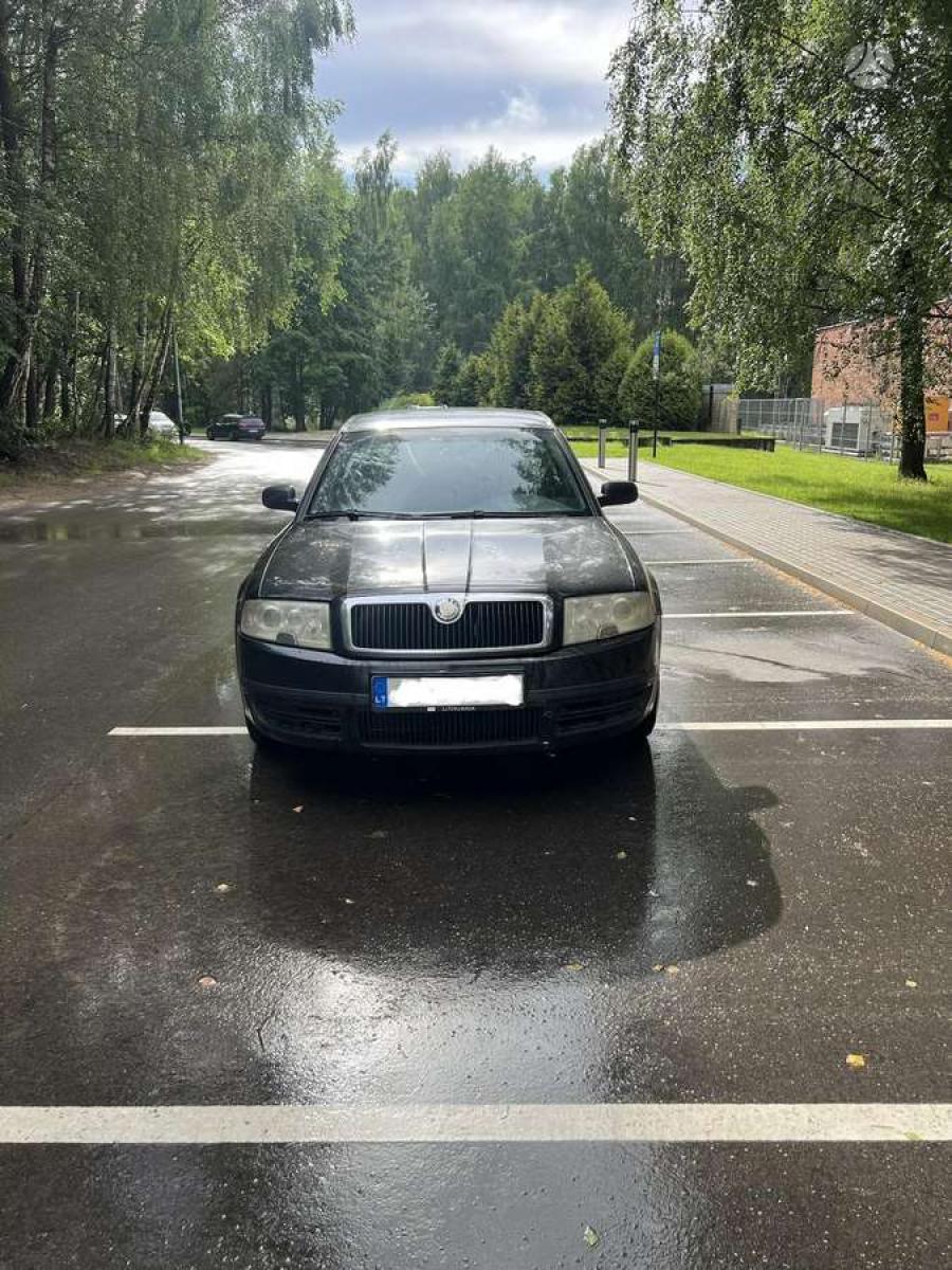Black Skoda SuperB 2004 in Vilnius, with an engine capacity of 1.90 L and mileage of 342 thousand km for 1000 €, photo 1 on AUTOMOTO.COM.LV