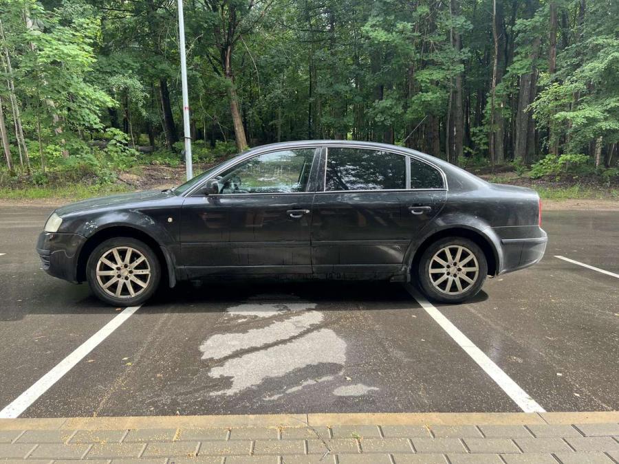 Black Skoda SuperB 2004 in Vilnius, with an engine capacity of 1.90 L and mileage of 342 thousand km for 1000 €, photo 3 on AUTOMOTO.COM.LV