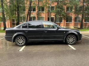 Black Skoda SuperB 2004 in Vilnius, with an engine capacity of 1.90 L and mileage of 342 thousand km for 1000 €, photo 5 on AUTOMOTO.COM.LV