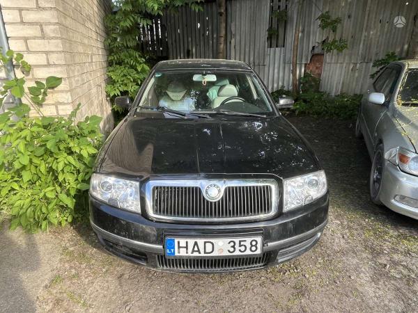 Black Skoda SuperB 2005 in Klaipeda, with an engine capacity of 2.50 L and mileage of 451 thousand km for 1399 €, photo 1 on AUTOMOTO.COM.LV