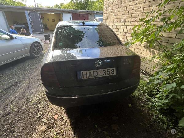 Black Skoda SuperB 2005 in Klaipeda, with an engine capacity of 2.50 L and mileage of 451 thousand km for 1399 €, photo 2 on AUTOMOTO.COM.LV