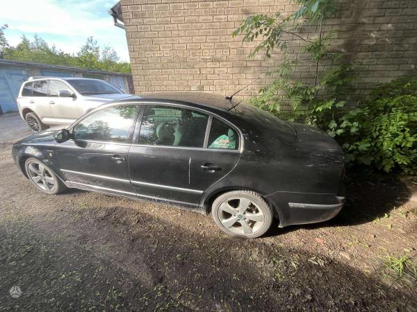 Black Skoda SuperB 2005 in Klaipeda, with an engine capacity of 2.50 L and mileage of 451 thousand km for 1399 €, photo 3 on AUTOMOTO.COM.LV
