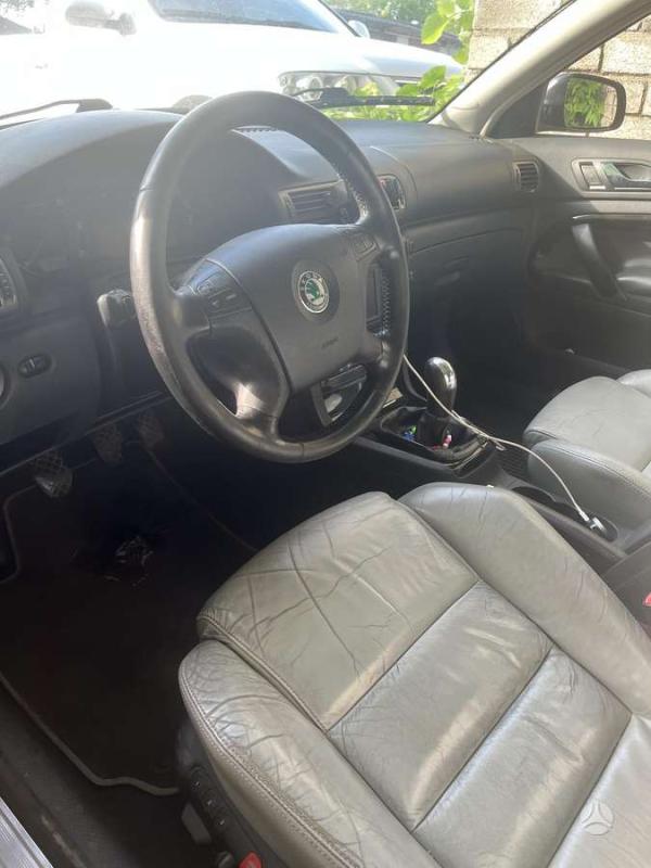 Black Skoda SuperB 2005 in Klaipeda, with an engine capacity of 2.50 L and mileage of 451 thousand km for 1399 €, photo 6 on AUTOMOTO.COM.LV