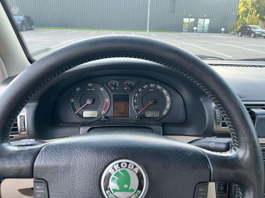 Melns Skoda SuperB 2005 Širvintos, ar dzinēja tilpumu 2.50 L un nobraukumu 308 tūkst. km par 1100 €, foto 7 vietnē AUTOMOTO.COM.LV