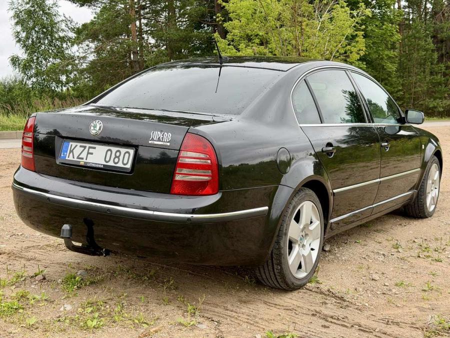 Black Skoda SuperB 2006 in Vilnius, with an engine capacity of 2.50 L and mileage of 175 thousand km for 2100 €, photo 4 on AUTOMOTO.COM.LV
