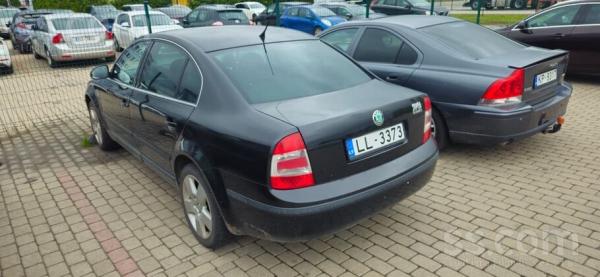 Black Skoda SuperB 2007 in Riga, with an engine capacity of 2.50 L and mileage of 304 thousand km for 1200 €, photo 3 on AUTOMOTO.COM.LV
