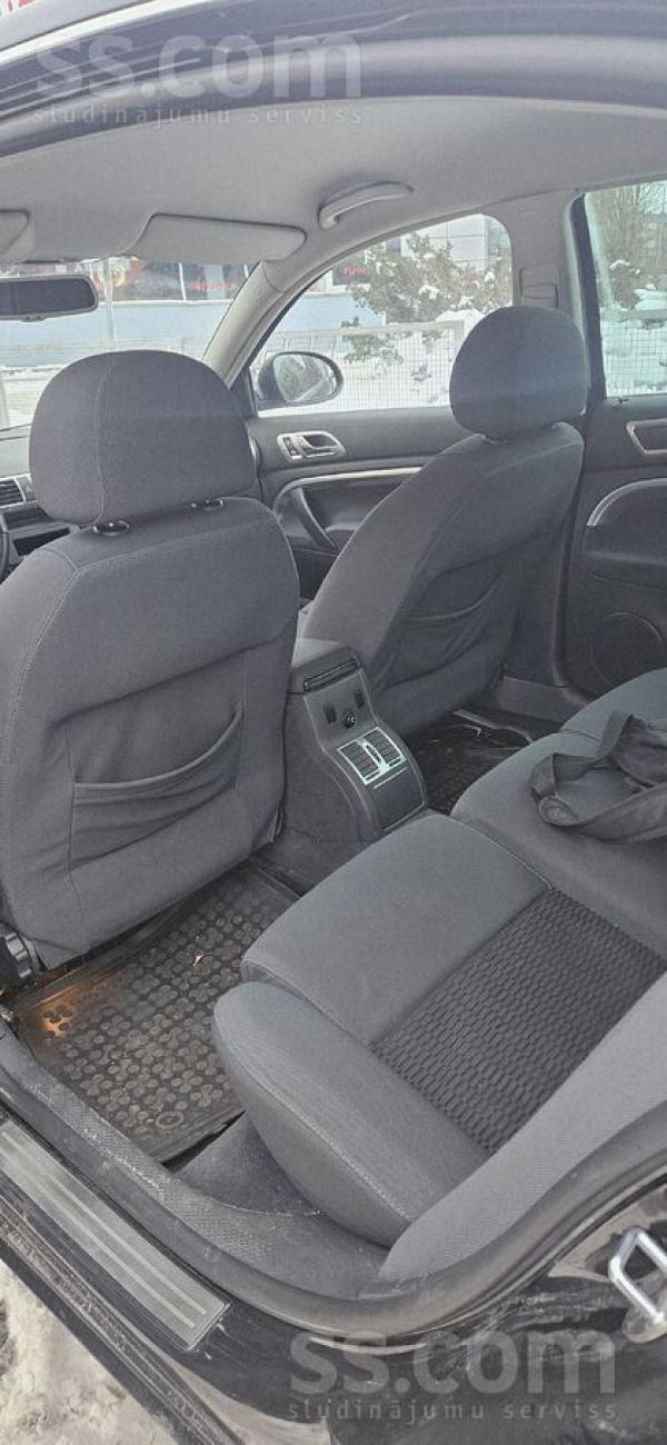Black Skoda SuperB 2007 in Riga, with an engine capacity of 2.50 L and mileage of 304 thousand km for 1200 €, photo 6 on AUTOMOTO.COM.LV
