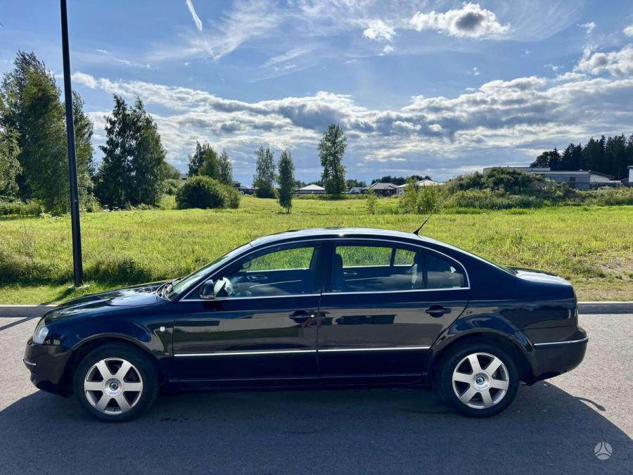 Black Skoda SuperB 2007 in Vilnius, with an engine capacity of 1.97 L and mileage of 265 thousand km for 2500 €, photo 3 on AUTOMOTO.COM.LV