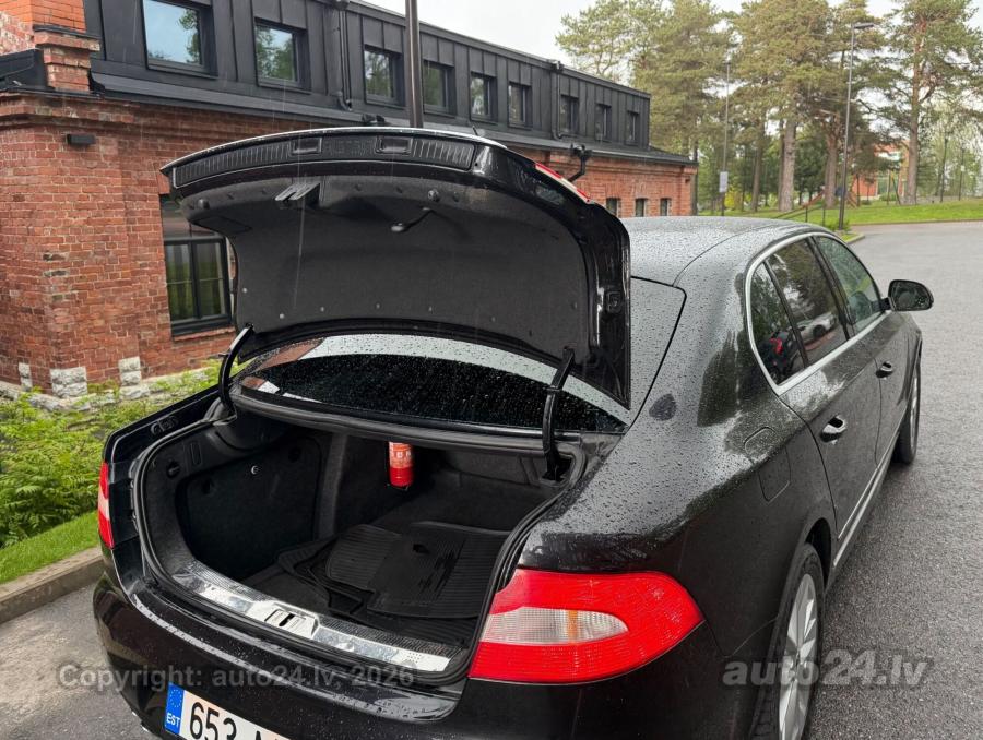 Black Skoda SuperB 2008 in Tallinn, with an engine capacity of 3.60 L and mileage of 232 thousand km for 4999 €, photo 23 on AUTOMOTO.COM.LV