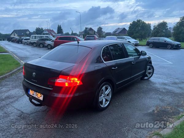 Black Skoda SuperB 2008 in Tallinn, with an engine capacity of 2.00 L and mileage of 372 thousand km for 2499 €, photo 2 on AUTOMOTO.COM.LV