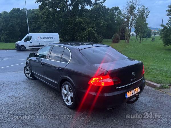 Black Skoda SuperB 2008 in Tallinn, with an engine capacity of 2.00 L and mileage of 372 thousand km for 2499 €, photo 3 on AUTOMOTO.COM.LV
