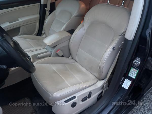 Black Skoda SuperB 2008 in Tallinn, with an engine capacity of 2.00 L and mileage of 372 thousand km for 2499 €, photo 10 on AUTOMOTO.COM.LV