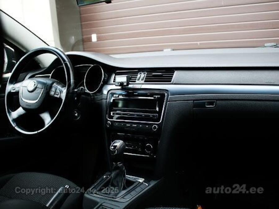Melns Skoda SuperB 2009 Tallina, ar dzinēja tilpumu 1.80 L un nobraukumu 0 tūkst. km par 3299 €, foto 15 vietnē AUTOMOTO.COM.LV
